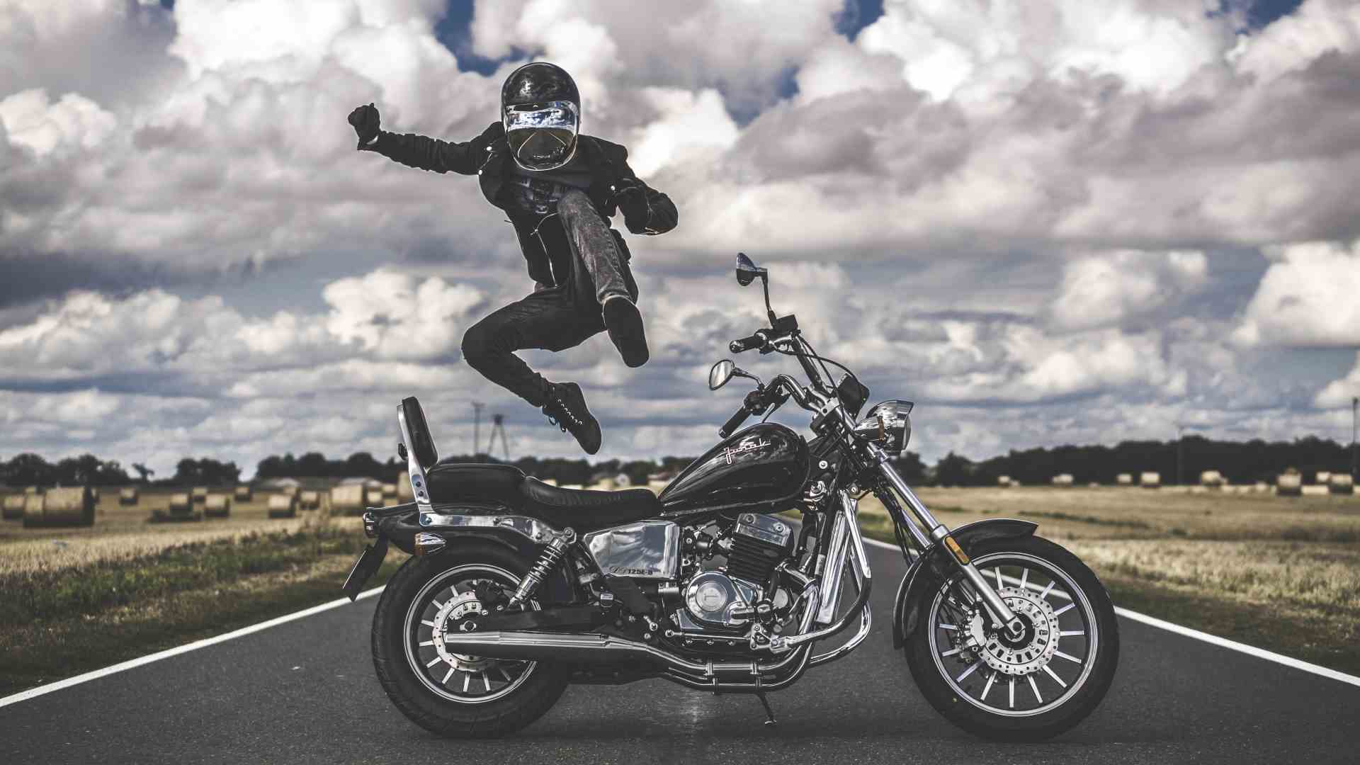 Junak M11 125 CM³ - Motocykle, Motorowery, Skutery, Motocykle 125 cc