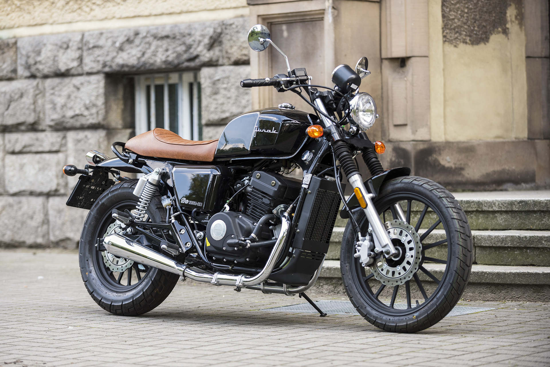 Junak M14. Café racer w klasie 125? (wideo + zdjęcia) - Junak ...